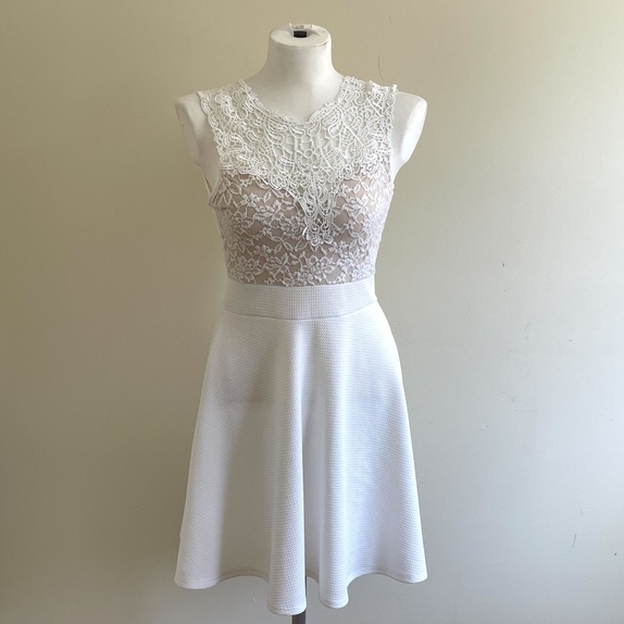 Hvit blondekjole secondhand - Epla