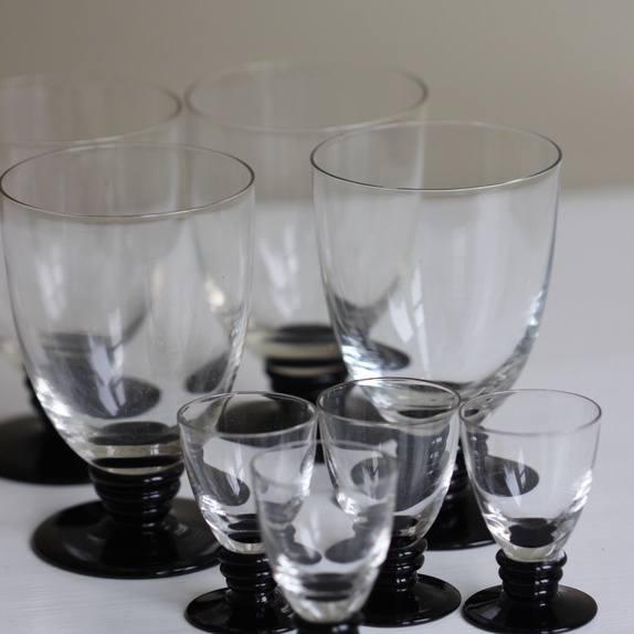 Gamle Hadelandglass med svart stett - Epla