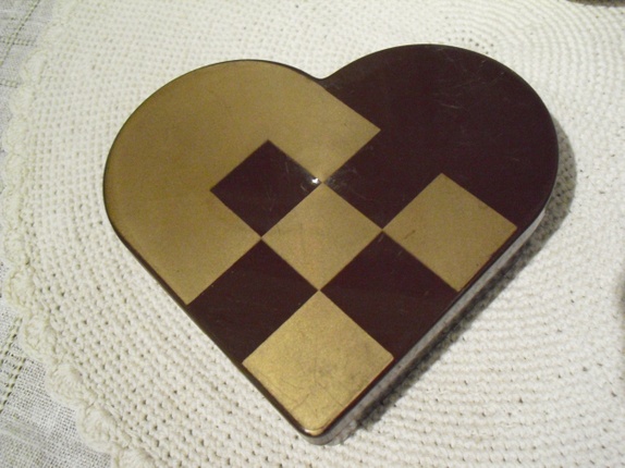 ERIK KOLD hjerteformet boks til julehjertene. - Epla