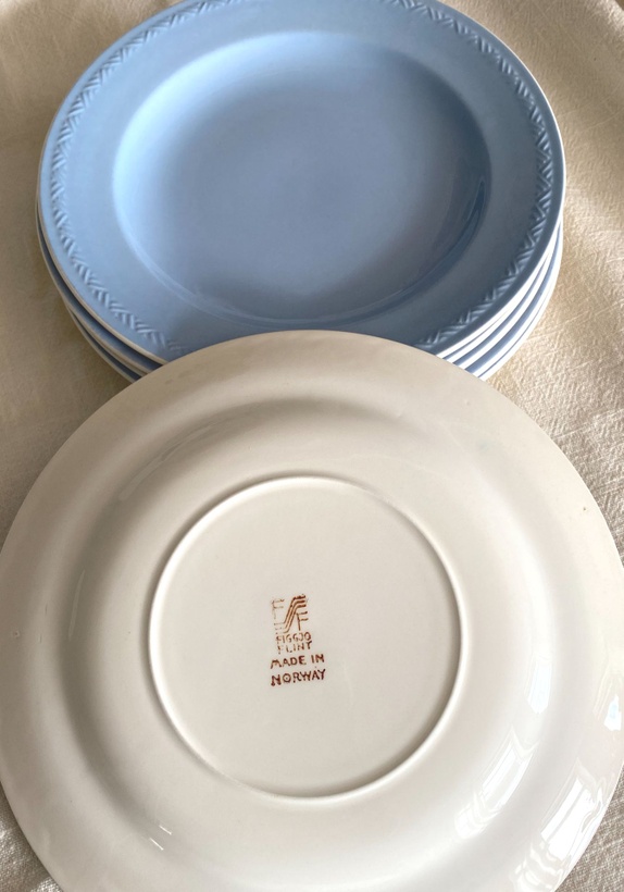 Blå Grete fra Figgjo Flint. - Epla