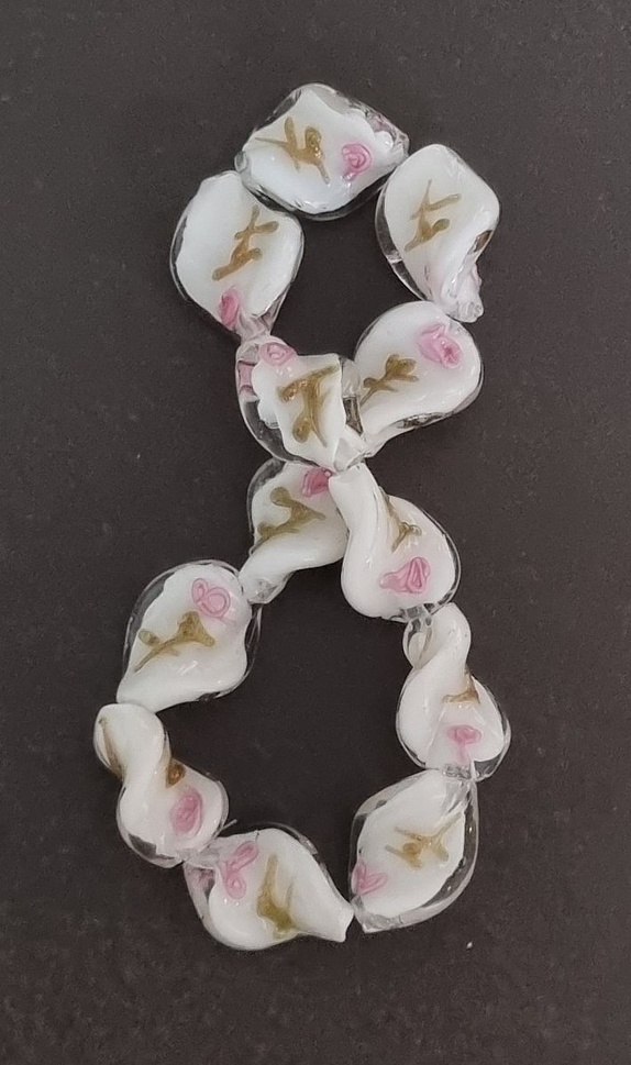 Hvite vridde perler - Epla