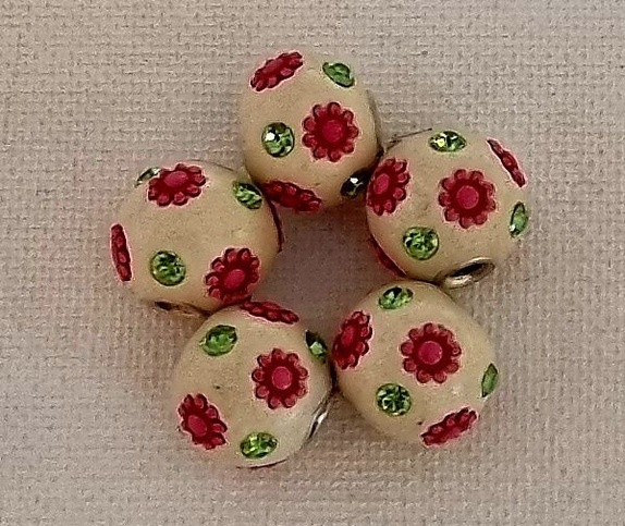 Hvite og rosa leirperler - Epla