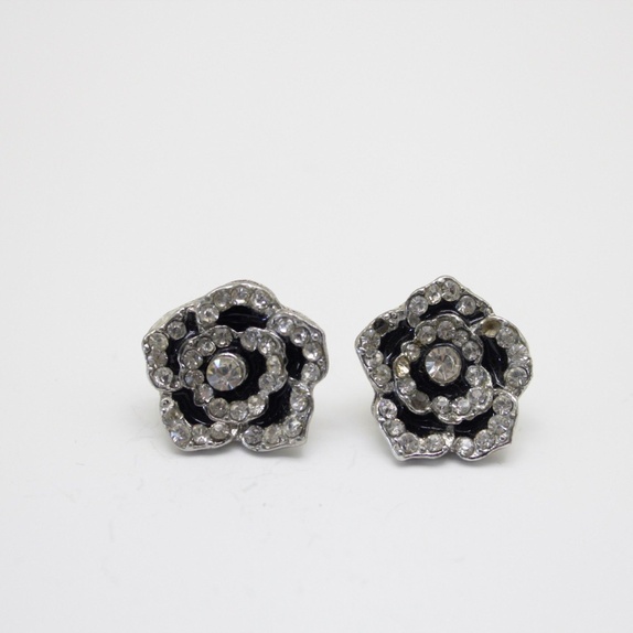 Fine øredobber - sort blomst - Epla