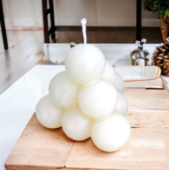 BOBLEPYRAMIDE Kremhvitt lys - Epla