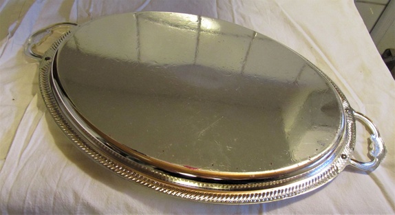 Fat og serveringsbrett i nysølv. - Epla