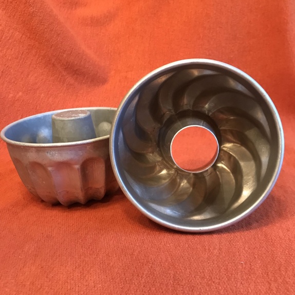 2 små kake.-/ puddingformer - Epla