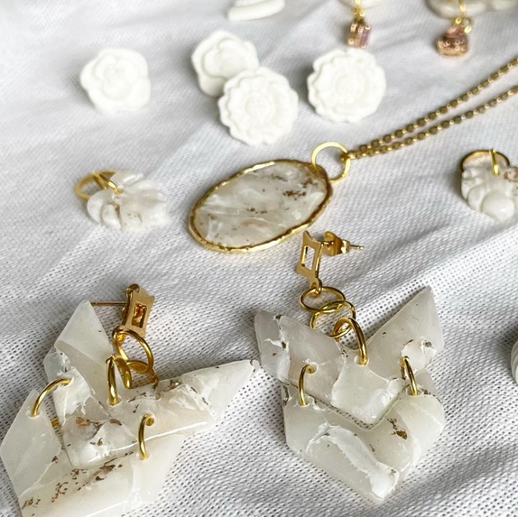 Hvit kvarts pil øredobber - Epla