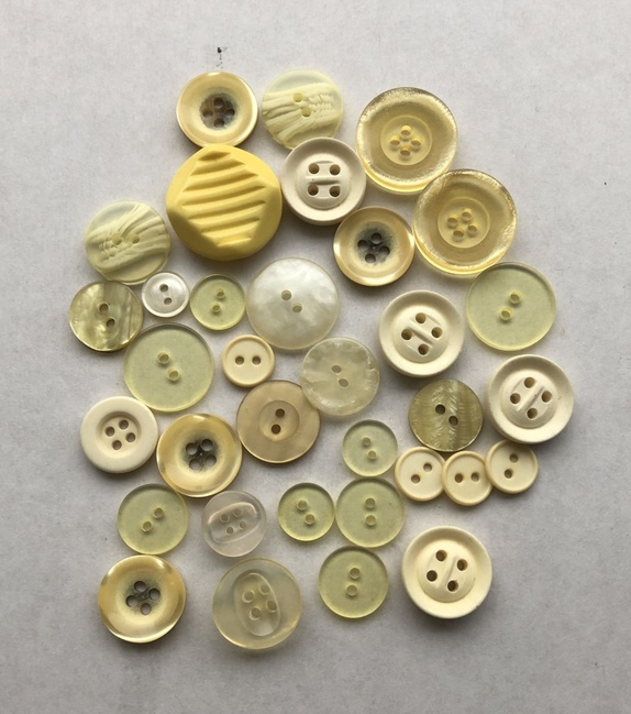 Samling knapper sitrongule - Epla