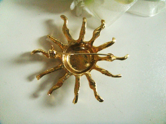 Stor brosje med sol Salg - Epla