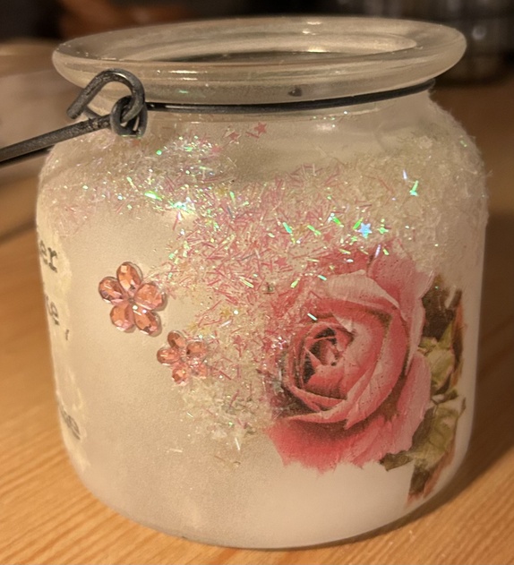 Glass i alle farger og formen til telys - Epla