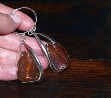 Ravkammeret -sølvøredobber med rav - Epla