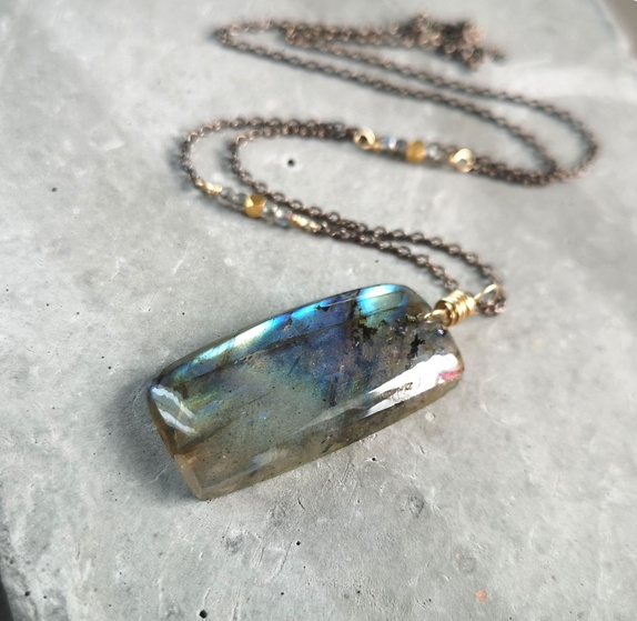 Halssmykke - labradoritt - sølv - forgylt - Epla