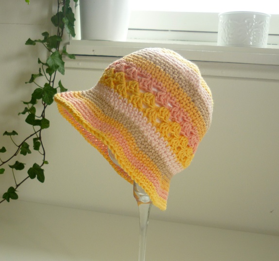 Heklet hatt, str 6-12 mnd - Epla