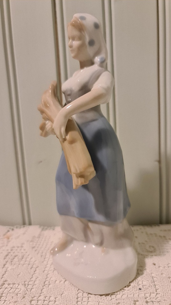 Figur Pike med aks - Epla