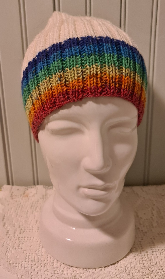 Strikkelue regnbue voksen - Epla