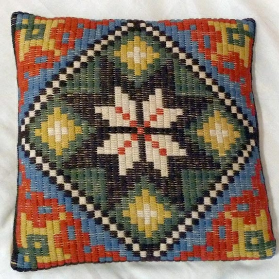 Eldre brodert retro pute - Epla