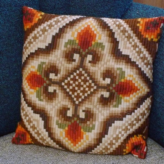 Eldre brodert retro pute - Epla