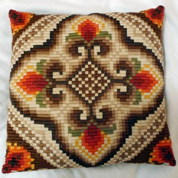 Eldre brodert retro pute - Epla