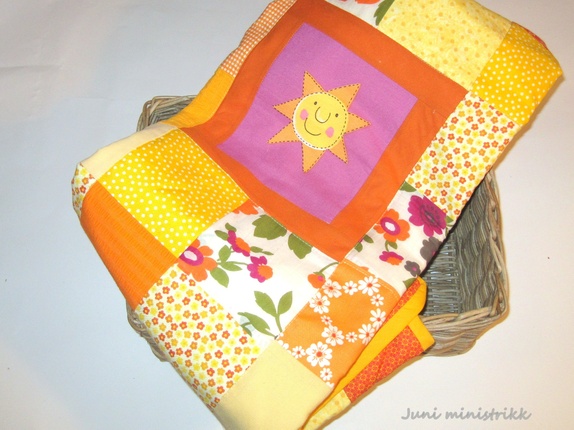 Vattert "Krabbeteppe, Leketeppe" til baby. - Epla