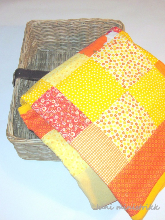 Vattert "Krabbeteppe, Leketeppe" til baby. - Epla