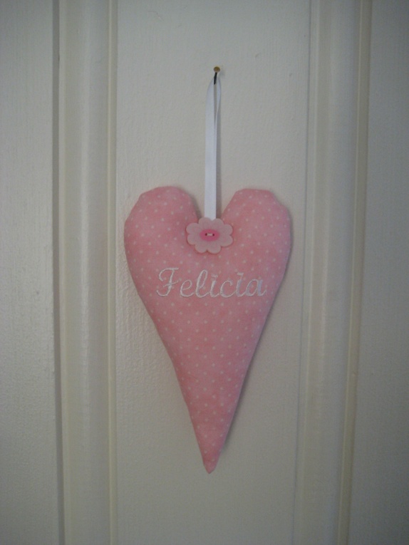 Stoff hjerte med brodert navn! *Bestillings produkt* - Epla