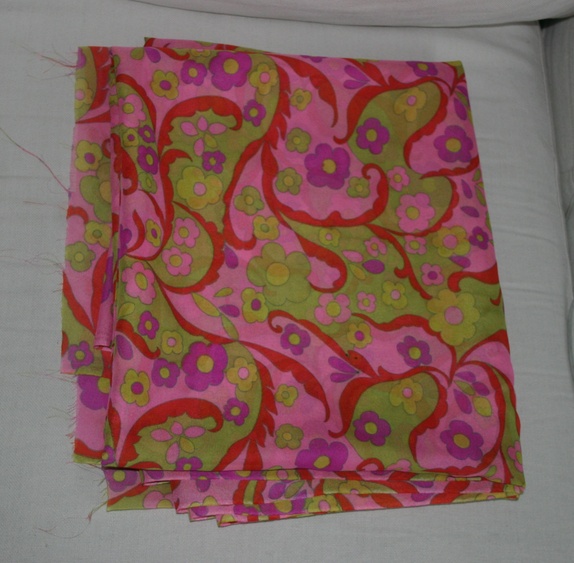 Stoff med 70 talls mønster - Epla