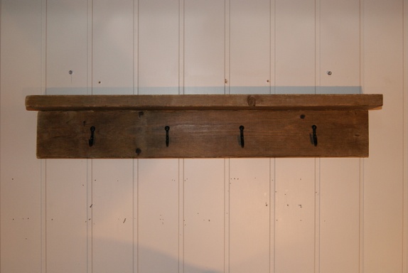 Hylle med 4 knagger - Epla