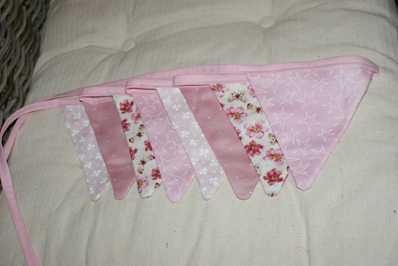 Salg! før 225kr. Rosa vimpelrekke - Epla