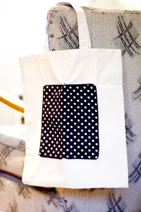 Sammenleggbart handlenett med polkaprikker - Epla