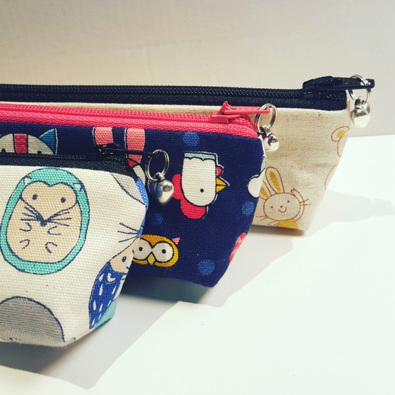 Pennal med blå pinnsvin, lite - Epla