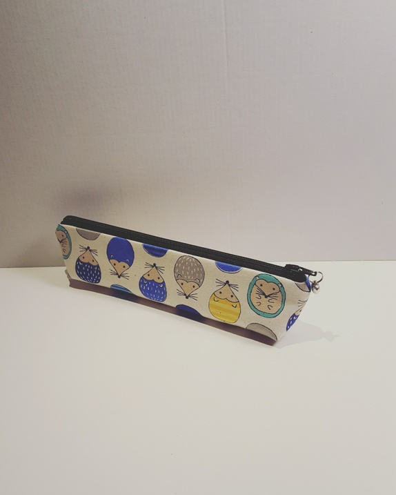 Pennal med blå pinnsvin, lite - Epla