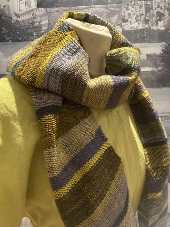 Vevd skjerf "Plantefarget II" - Epla