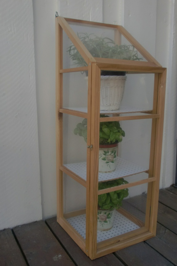 Lite drivhus/drivskap i tre - Innendørs eller utendørs under tak. - Epla