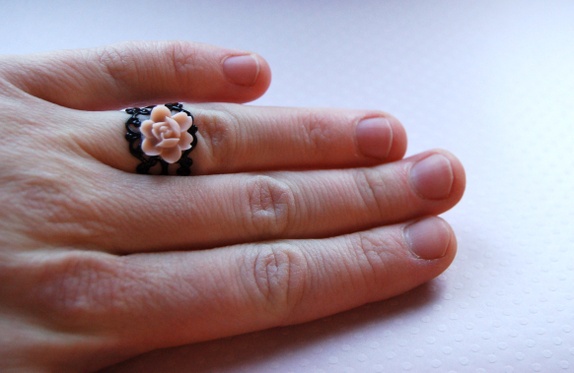 Ring med lita rose. - Epla