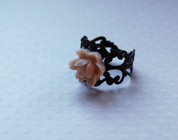 Ring med lita rose. - Epla