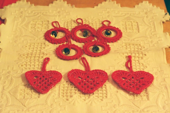 Julepynt- hjerter og ringer med bjeller - Epla