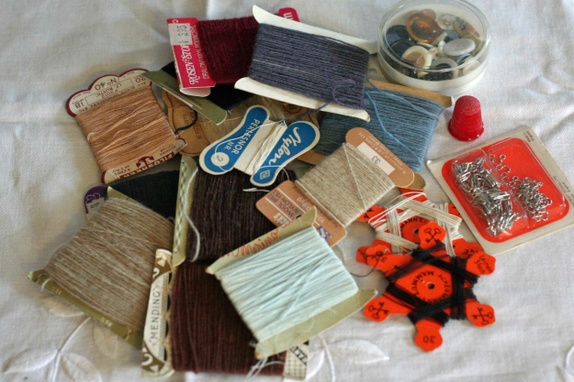 Diverse gammelt sy-utstyr - Epla