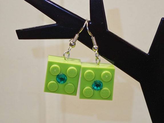 LEGO øredobber - Grønn med grønn bling 2x2 kloss - Epla