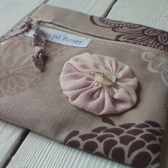 Romantisk pung til mynt, mobil & småtteri. - Epla