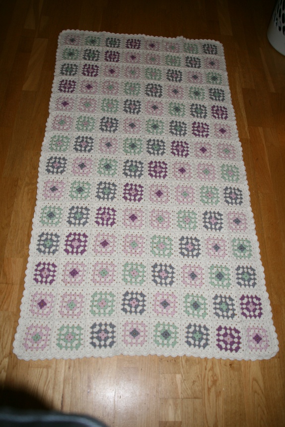 Hekla teppe i oldemorsruter - Epla