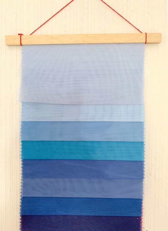 Pynt til vegg, veggdekor i regnbue farger - Epla