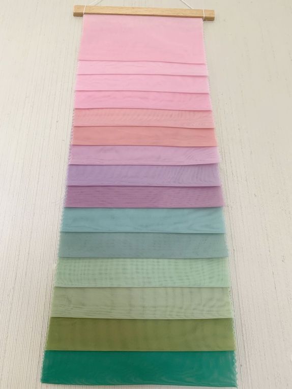 Pynt til vegg, veggdekor i regnbue farger - Epla