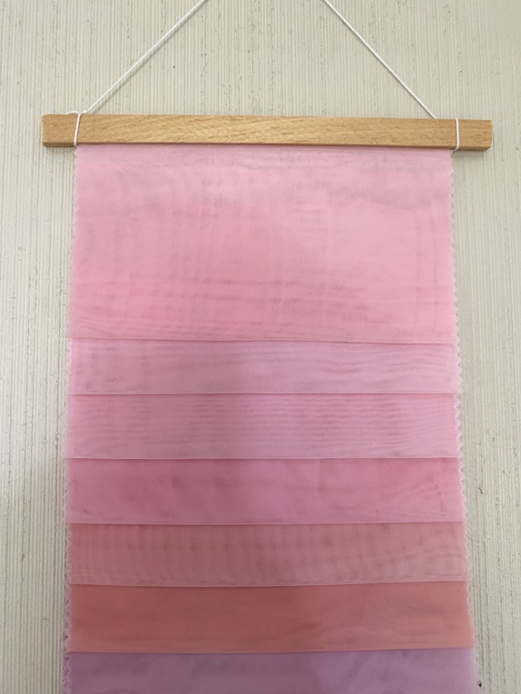 Pynt til vegg, veggdekor i regnbue farger - Epla