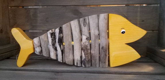 Gul fisk av drivved - Epla