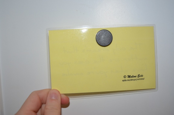 ♥ post-it! laminert kjøleskapmagnet - Epla