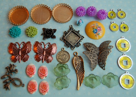 Diverse smykkedeler. - Epla