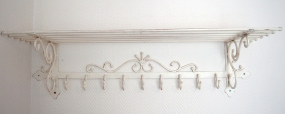 Shabby hattehylle i jern. - Epla