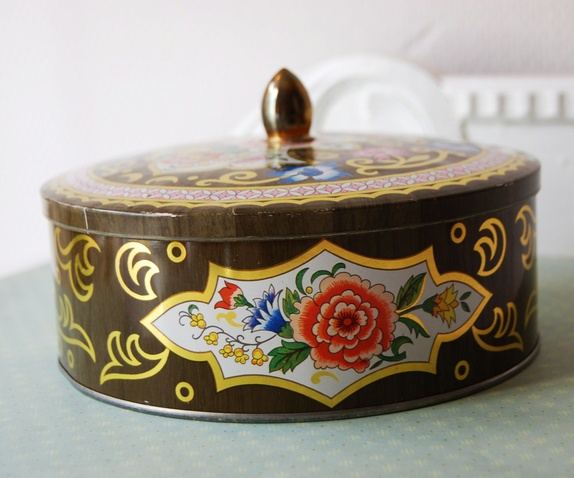 Blomstrete kakeboks. - Epla