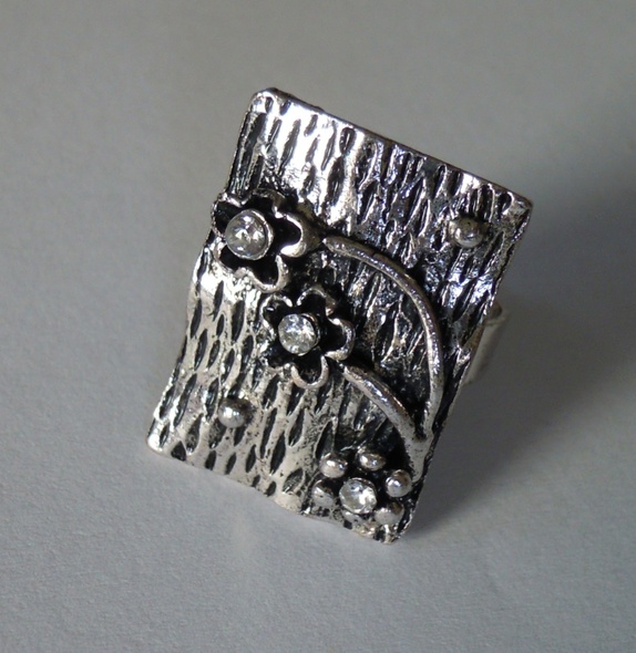 Flott stor ring i tibetansk sølvplett - Epla