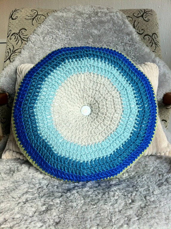 SOMMERSALG! -30% Blå/grå, rund pute. - Epla